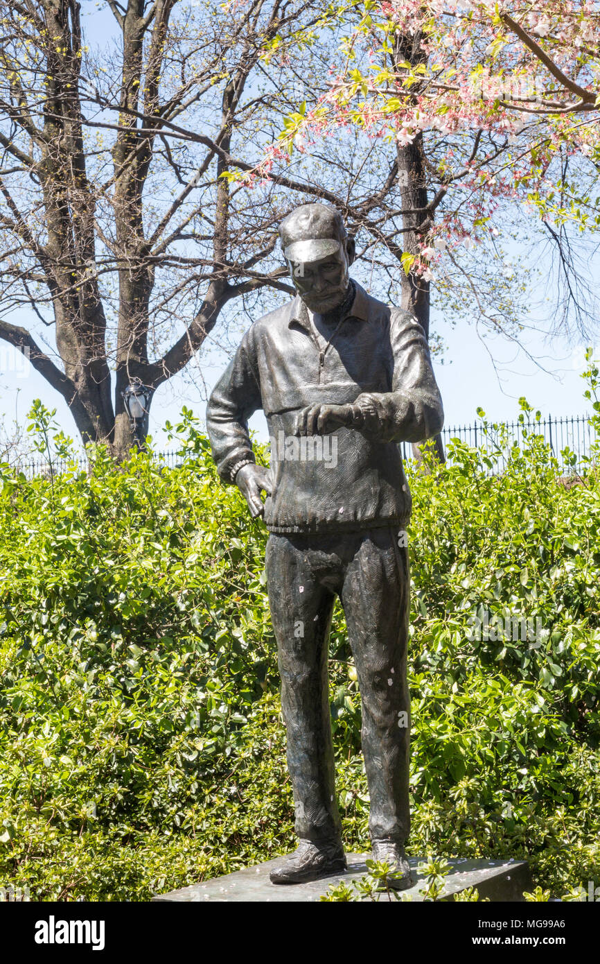 A statue of Fred Lebow, the founder of the New York Marathon, is ...