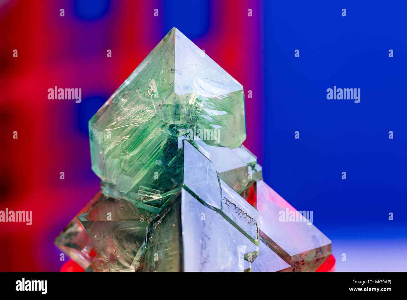 Crystals rock green geology hi-res stock photography and images - Alamy