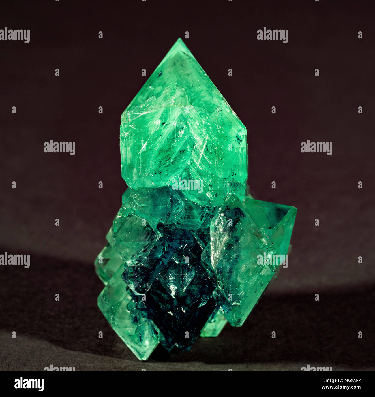 Crystals rock green geology hi-res stock photography and images - Alamy