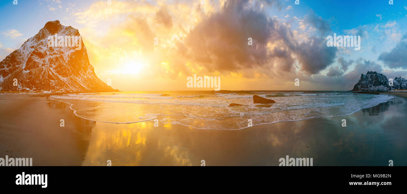 Arctic sun horizon hi-res stock photography and images - Alamy