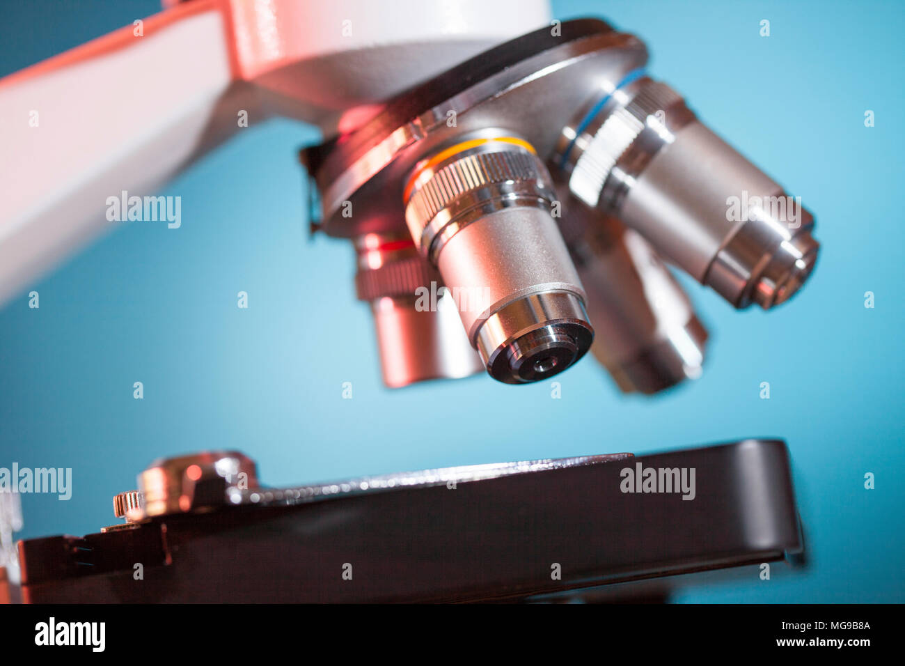 Microscope stage and lenses Stock Photo - Alamy