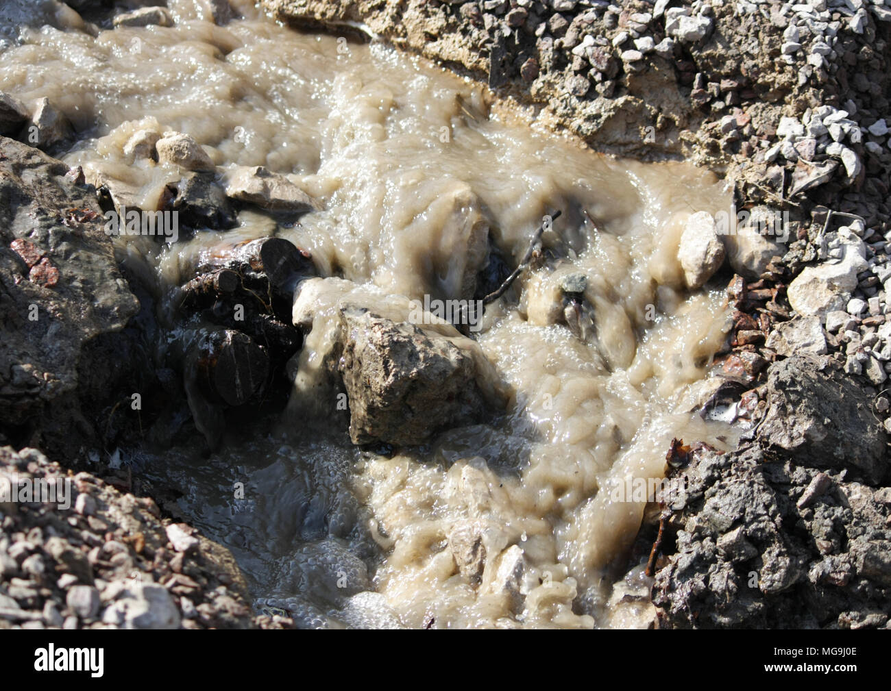 Water flows down stones hi-res stock photography and images - Alamy