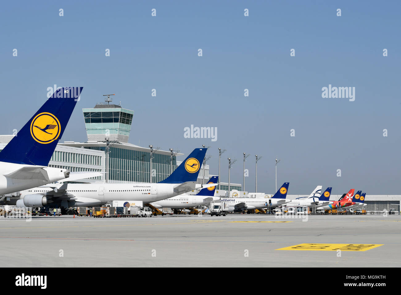 Overview, View, Terminal 2, Satellit, Lufthansa, Line Up, Overview ...