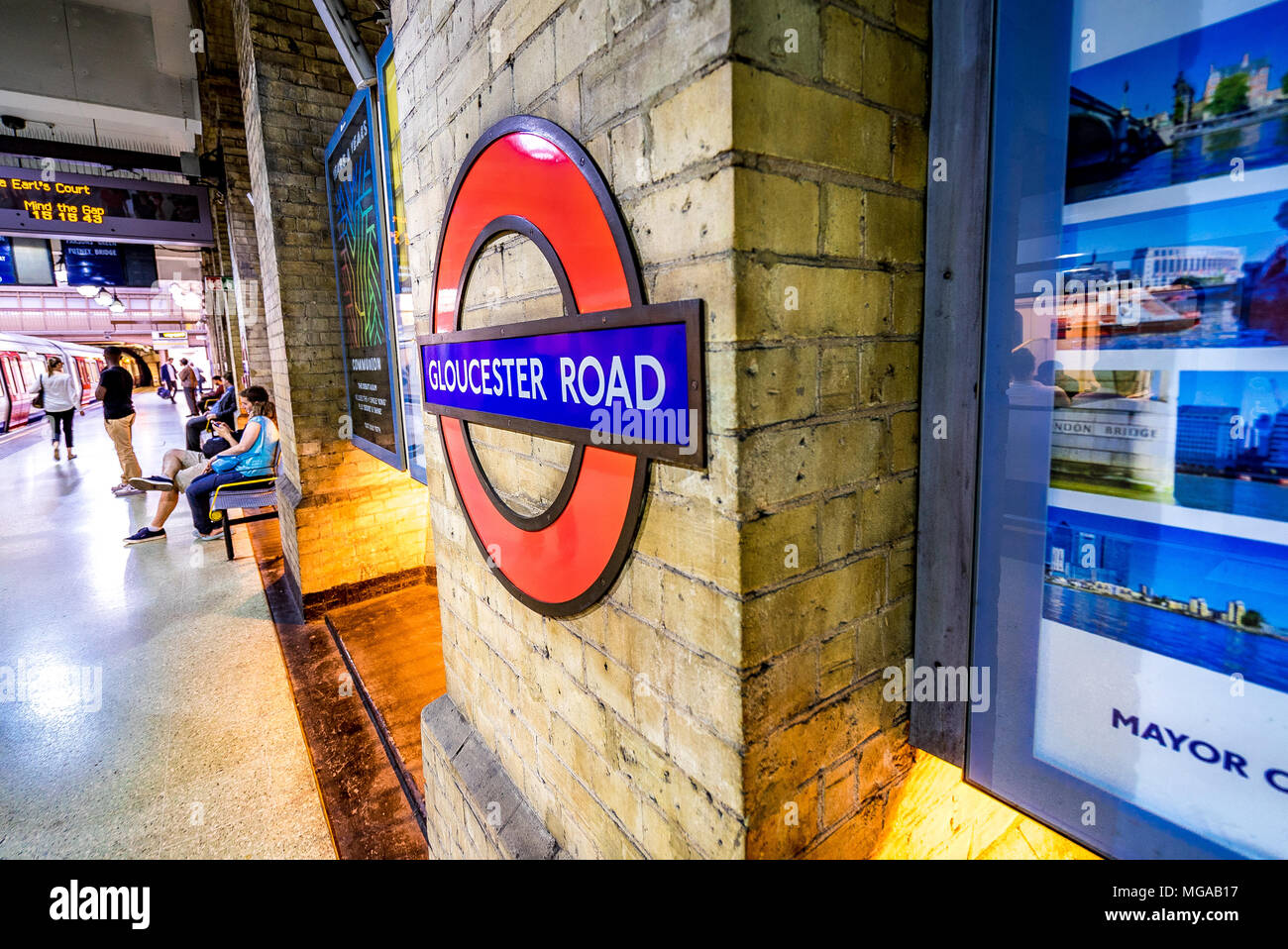 London Tube sign Stock Photo - Alamy