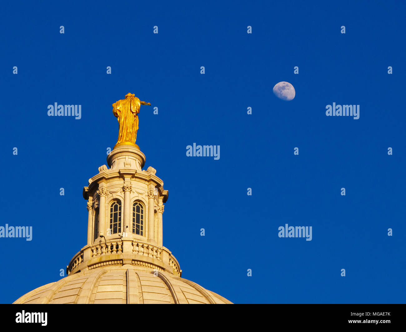 Madison wisconsin state capitol statue hi-res stock photography and ...