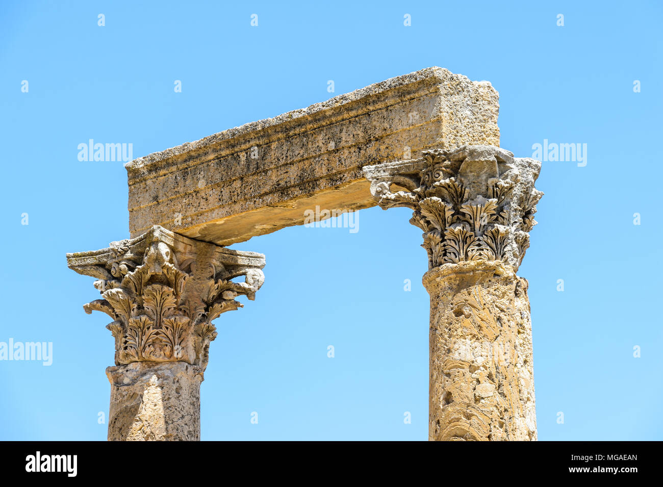 Roman columns of the ancient city of Gerasa, Jerash, Jordan Stock Photo ...