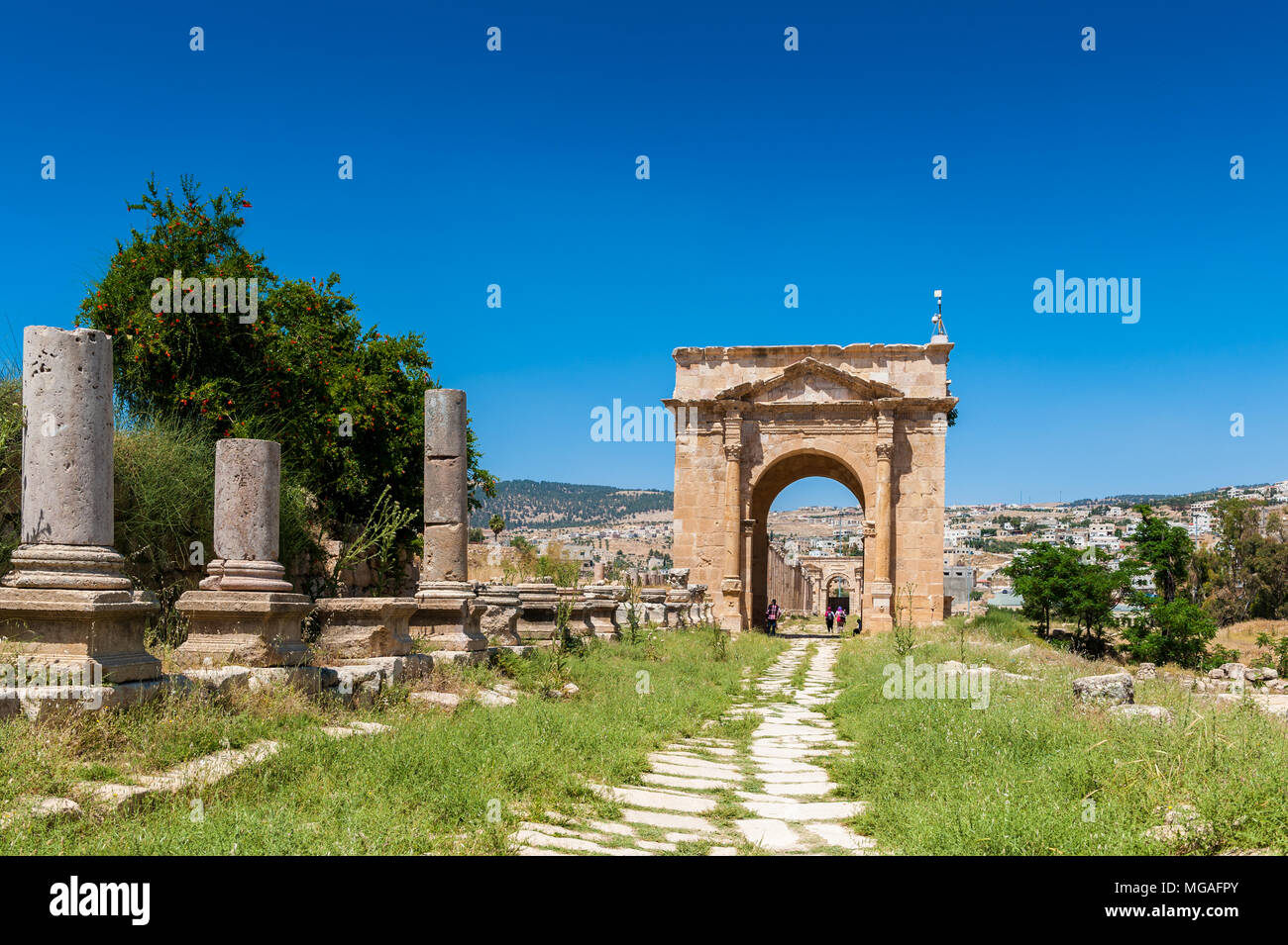 North gate of jerash hi-res stock photography and images - Alamy