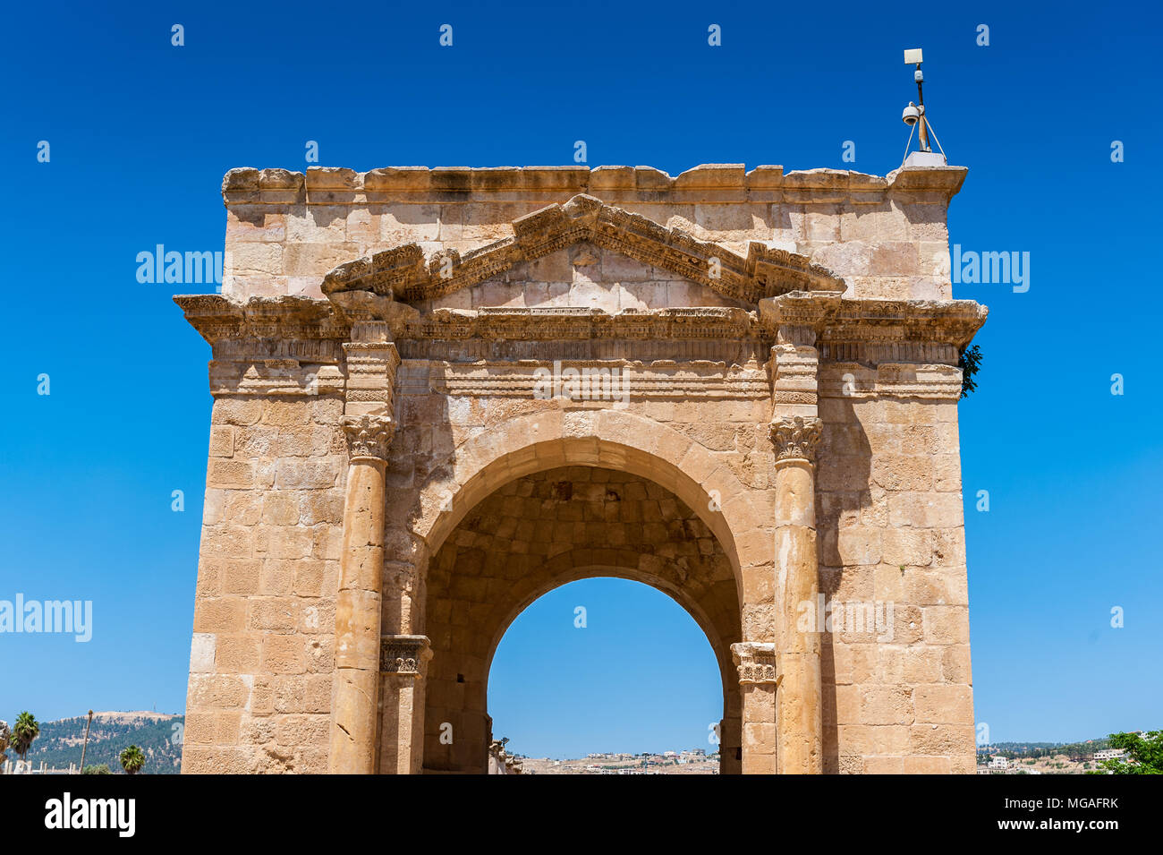 North gate of jerash hi-res stock photography and images - Alamy