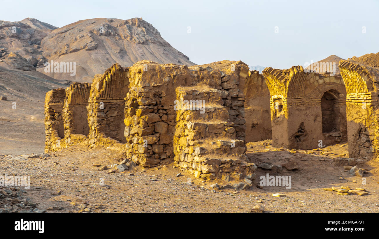 Desert of Yazd, Iran, Zoroastrian architecture ruins on the sand Stock ...