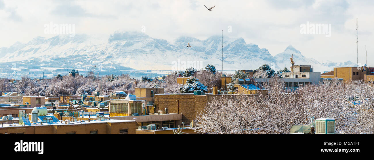 Isfahan mountains hi-res stock photography and images - Alamy