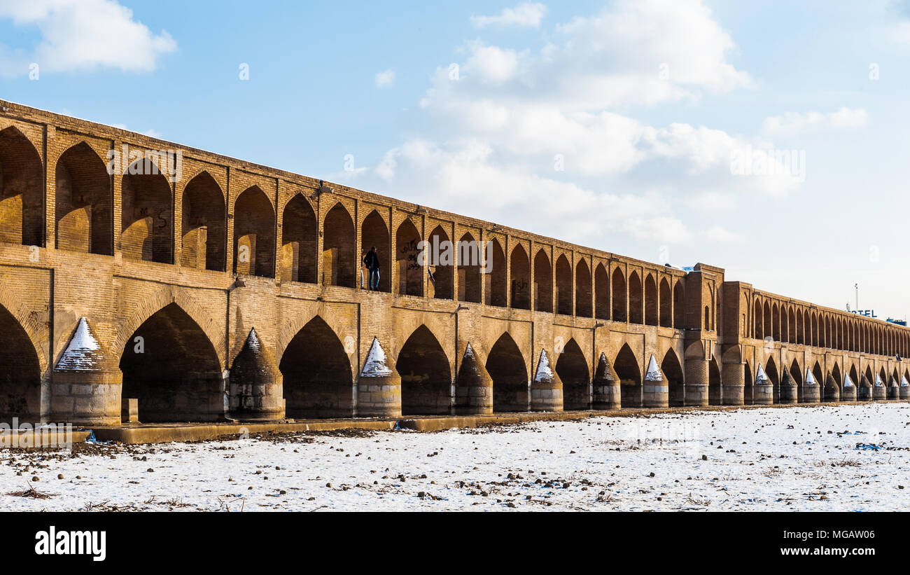 33 pol Allah Verdi Khan bridge in Isfahan, Iran Stock Photo - Alamy