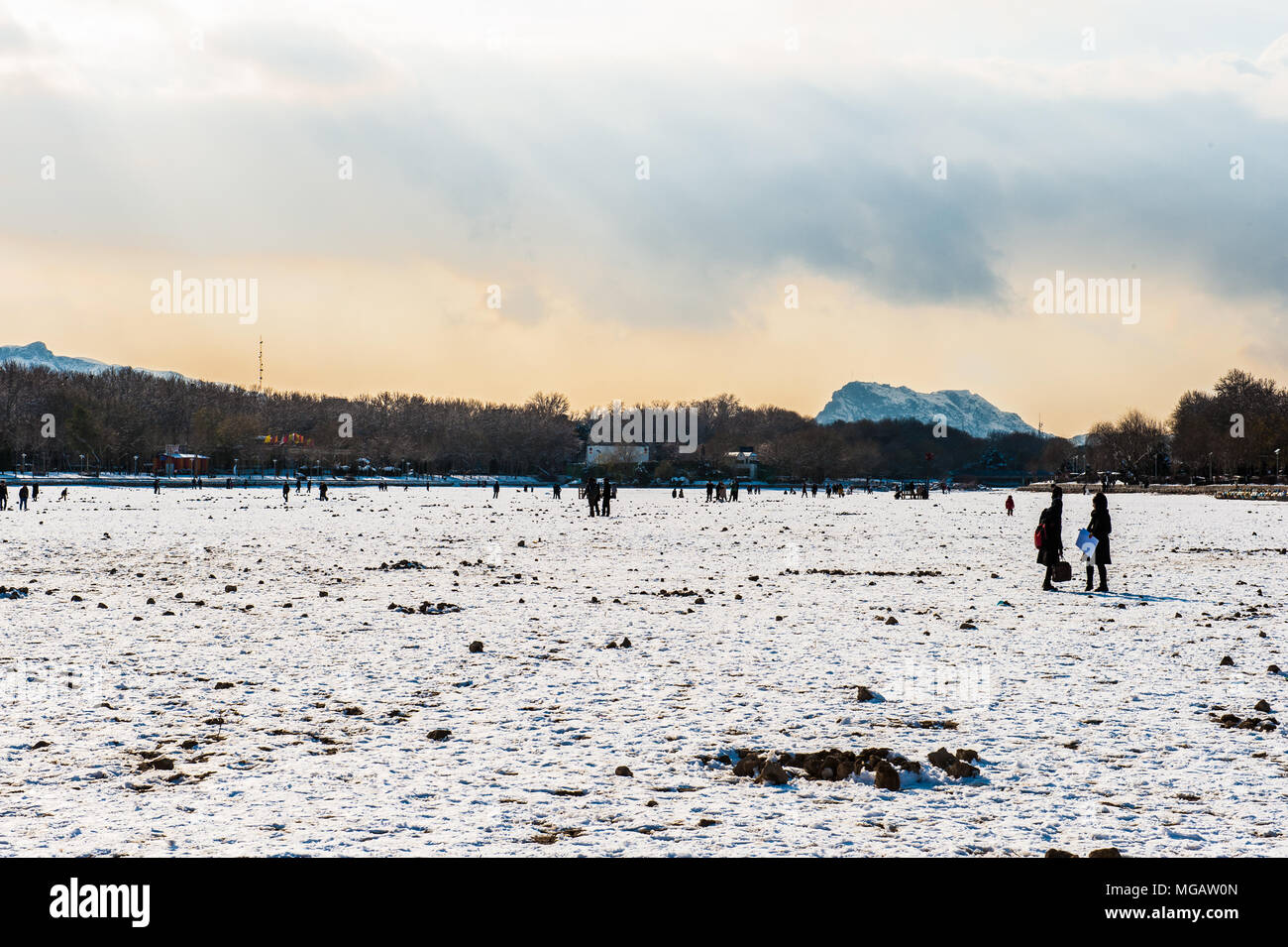 People walking oer the snow near the 33 pol Allah Verdi Khan bridge in ...