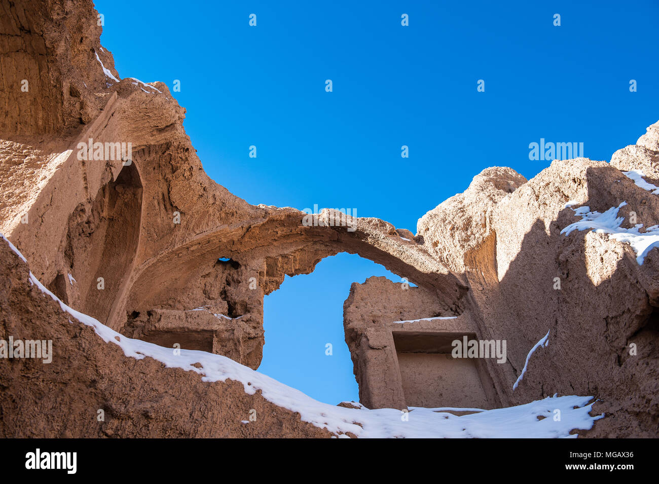 Destroyed abandoned clay house in Iran Stock Photo - Alamy