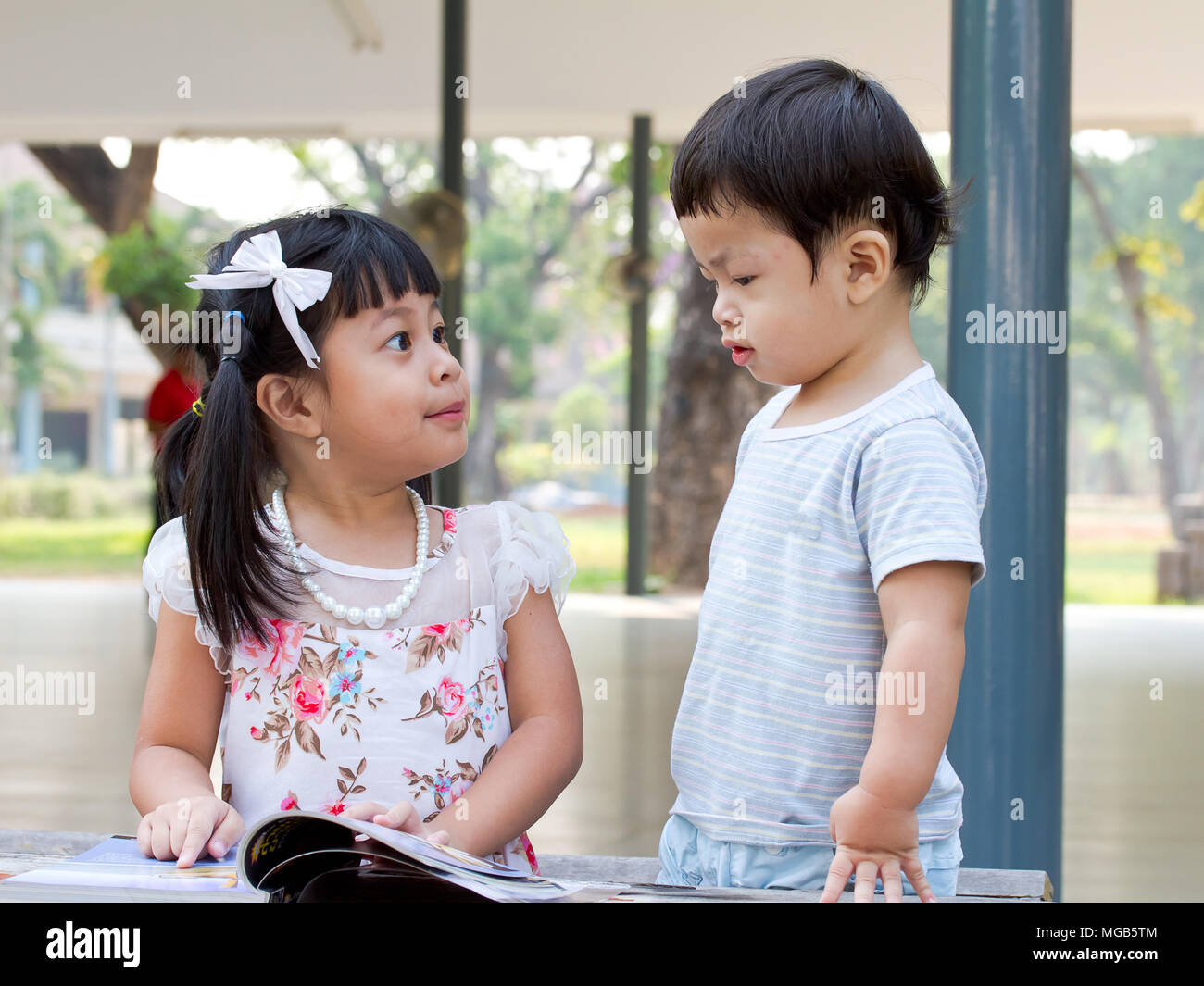 Teaching little brother hi-res stock photography and images - Alamy