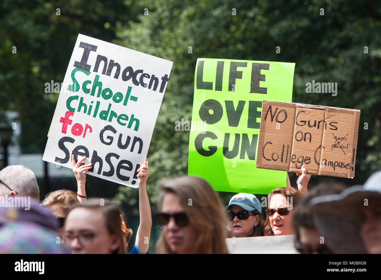 Anti gun signs hi-res stock photography and images - Alamy
