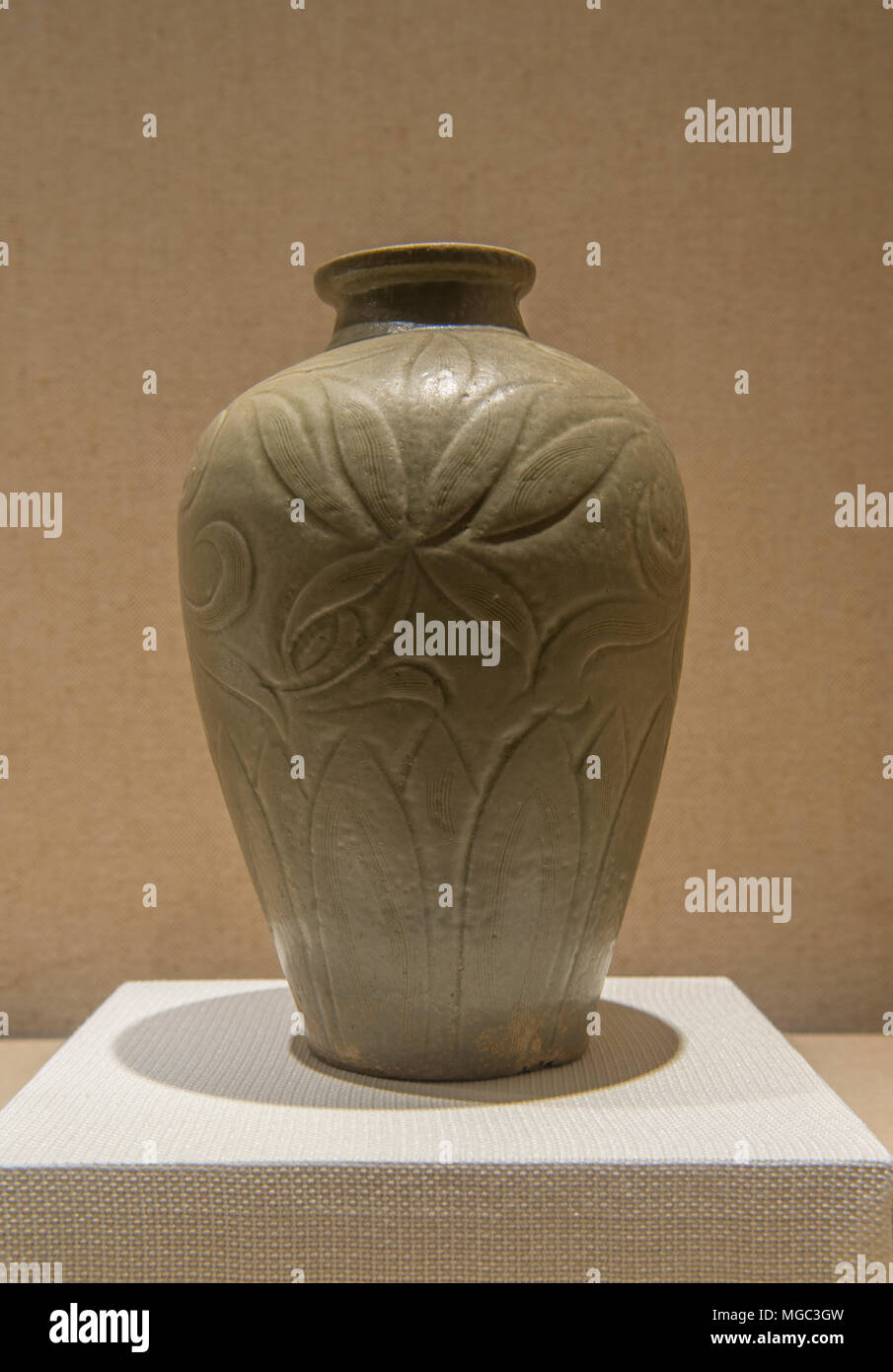 Yue ware daylily pattern celadon glazing pulm vase in Zhejiang Museum ...