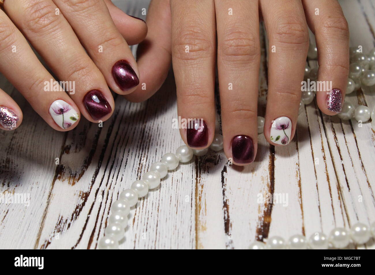 Chrome nails manicure hi-res stock photography and images - Alamy