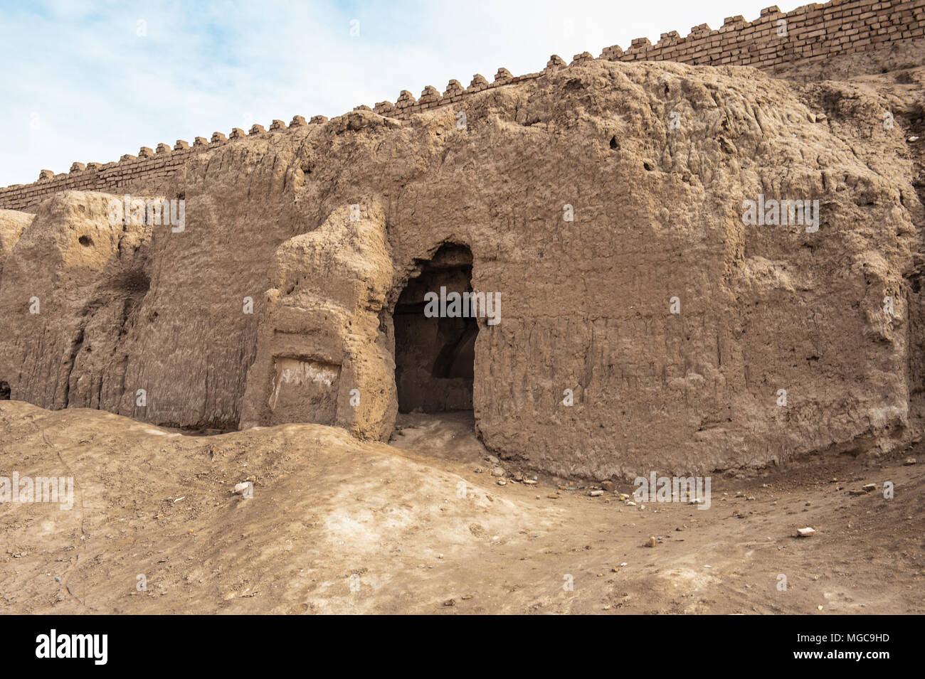 Clay fortress ruins in Kashan province of Iran Stock Photo - Alamy
