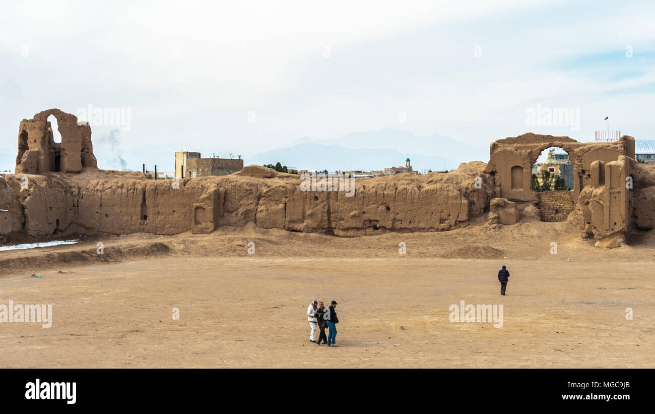 Iranian typical clay fortress. Kashan, Iran Stock Photo - Alamy