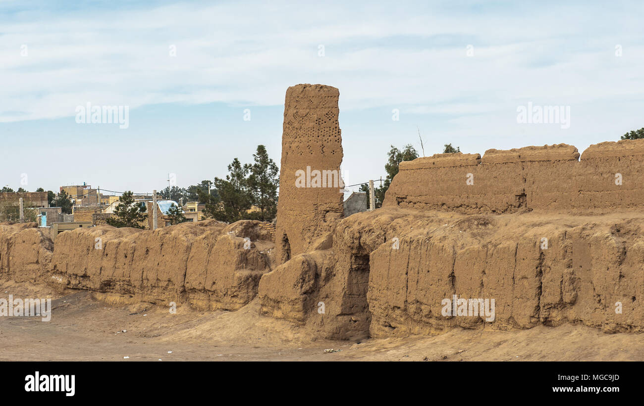 Iranian typical clay fortress. Kashan, Iran Stock Photo - Alamy