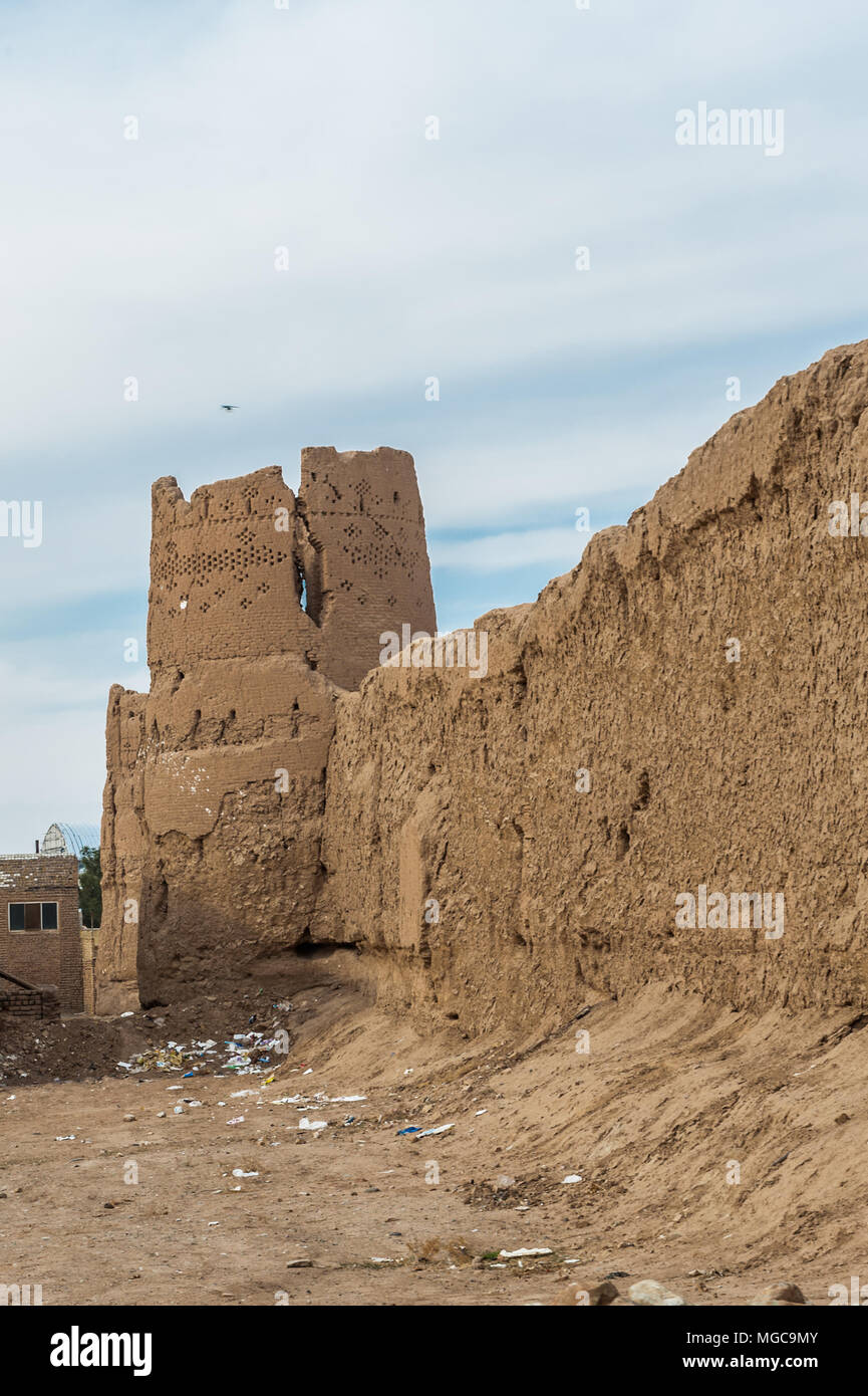 Iranian typical clay fortress. Kashan, Iran Stock Photo - Alamy