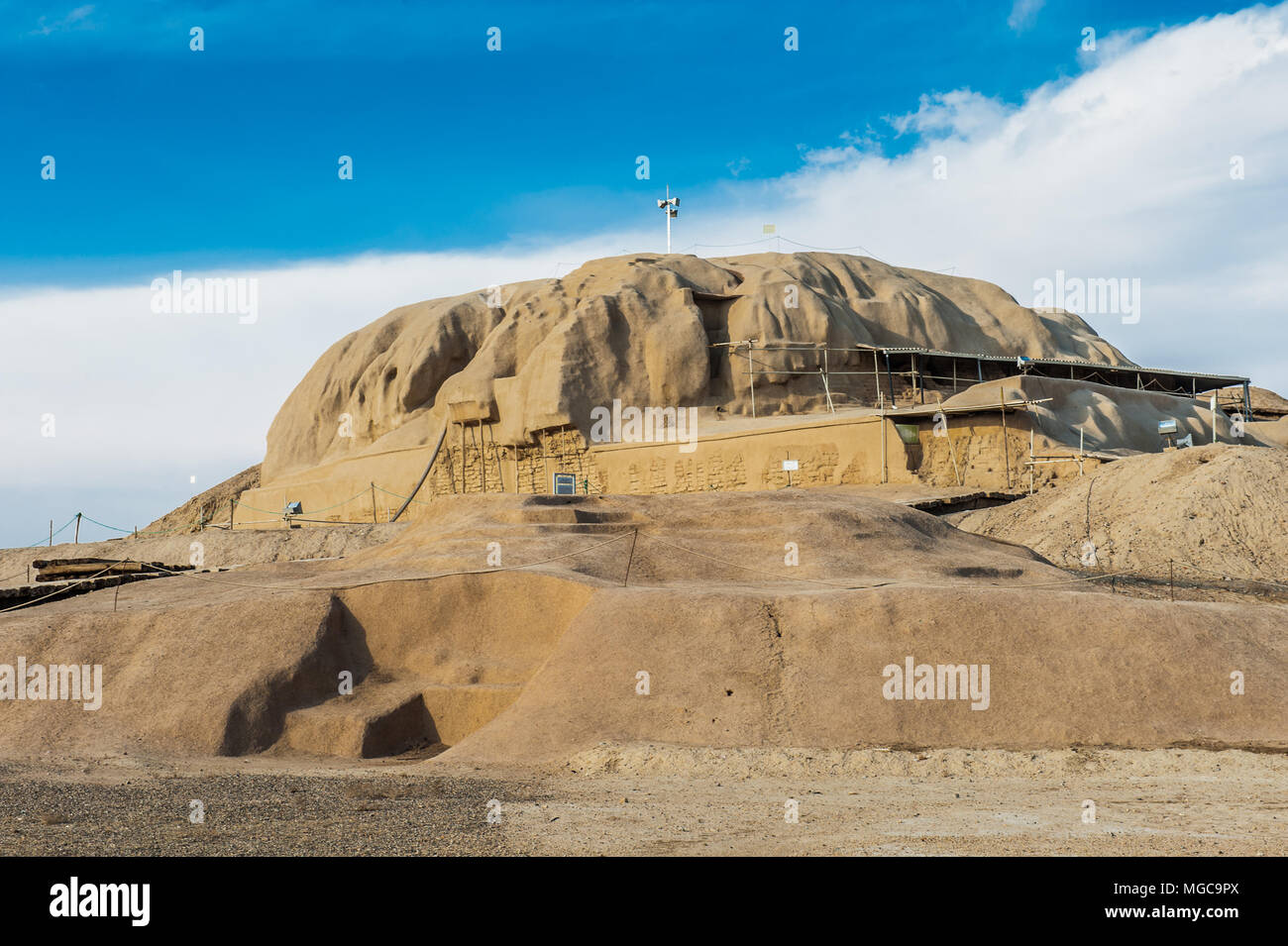 Sialk ziggurat hi-res stock photography and images - Alamy