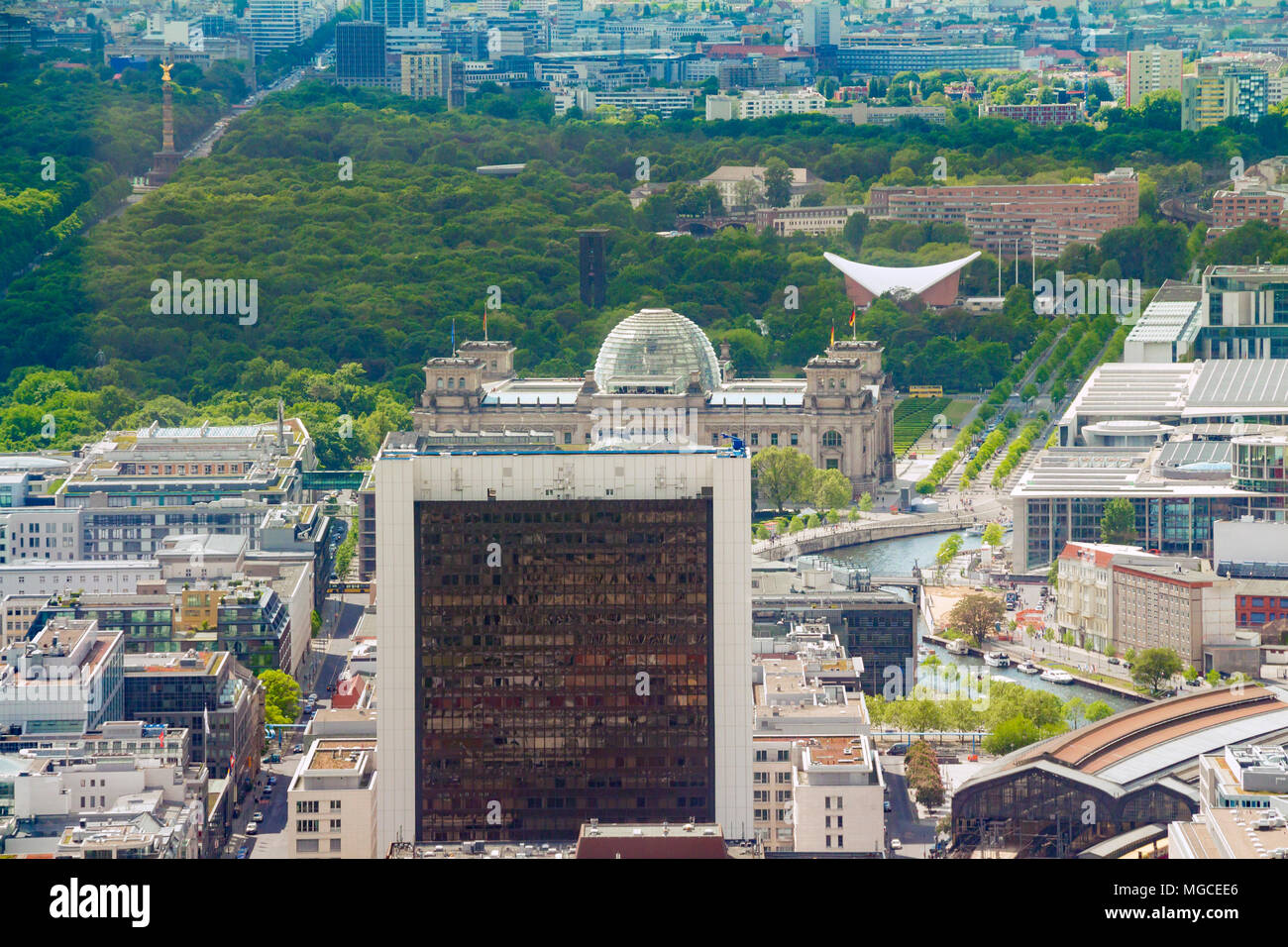 Reichstag's dome hi-res stock photography and images - Alamy