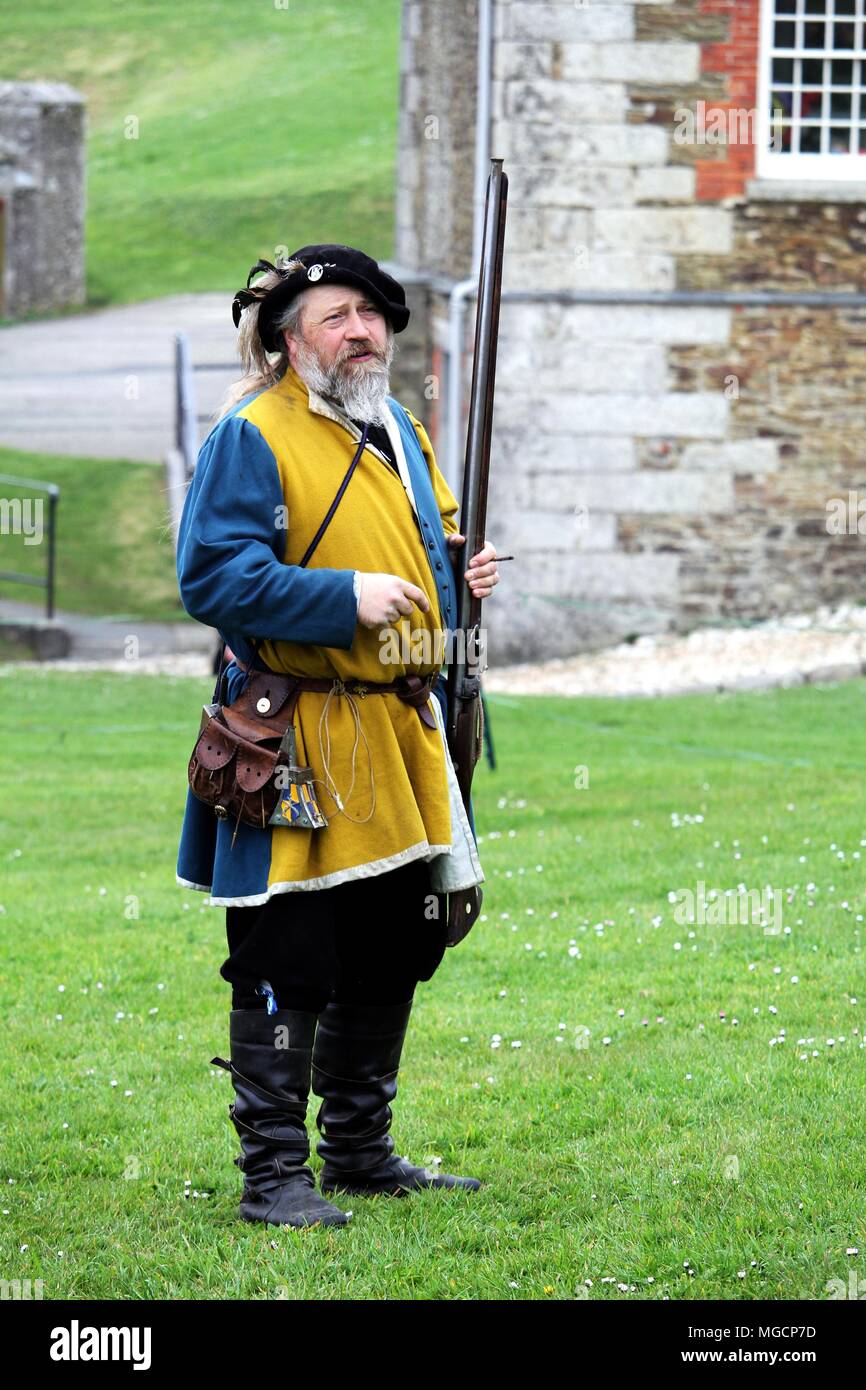 Actor in elizabethan costume hi-res stock photography and images - Alamy