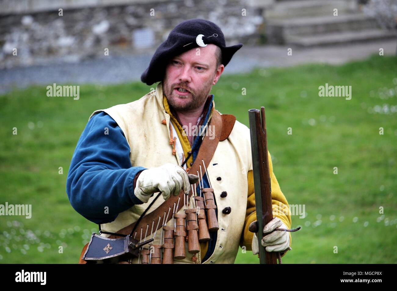 Actor in elizabethan costume hi-res stock photography and images - Alamy