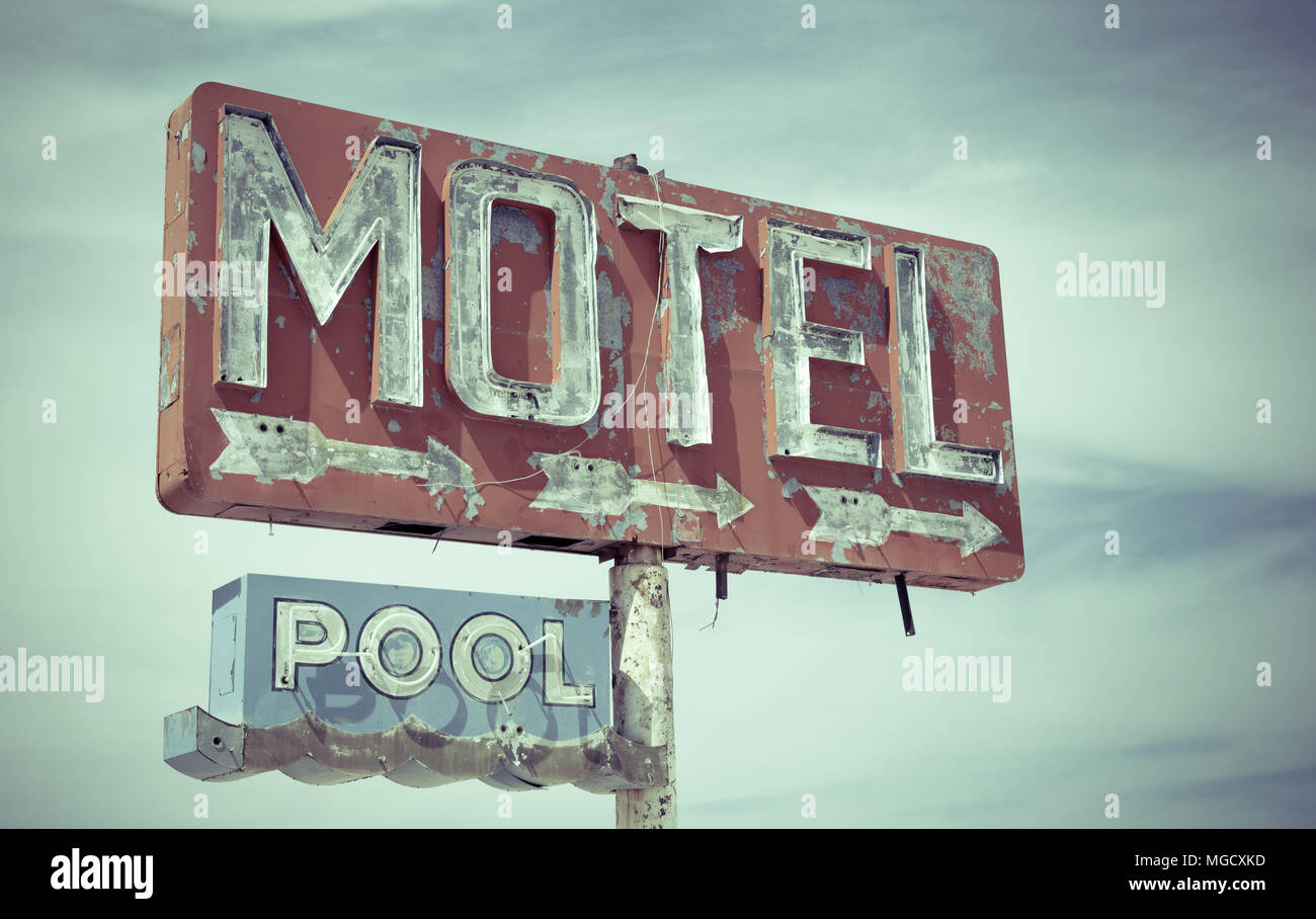 Old motel sign on roadside hi-res stock photography and images - Alamy