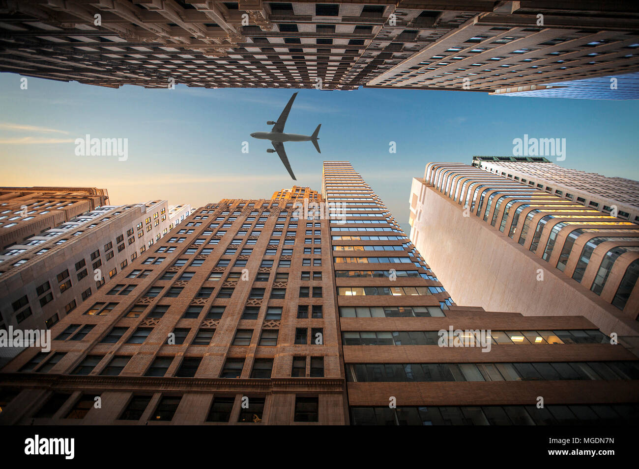 Plane over new york view hi-res stock photography and images - Alamy