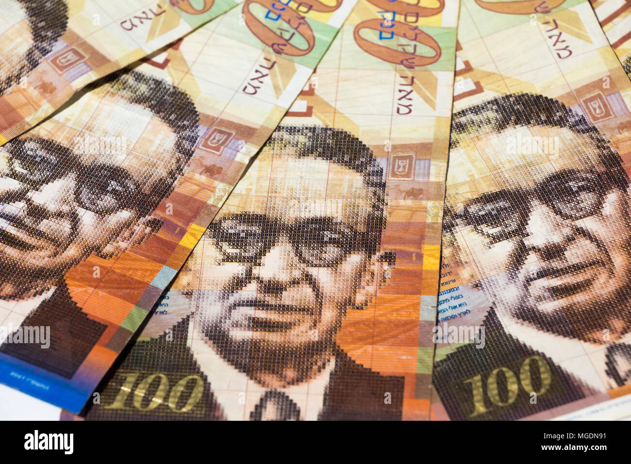 Stack of Israeli money bills of 100 shekel - top view Stock Photo - Alamy
