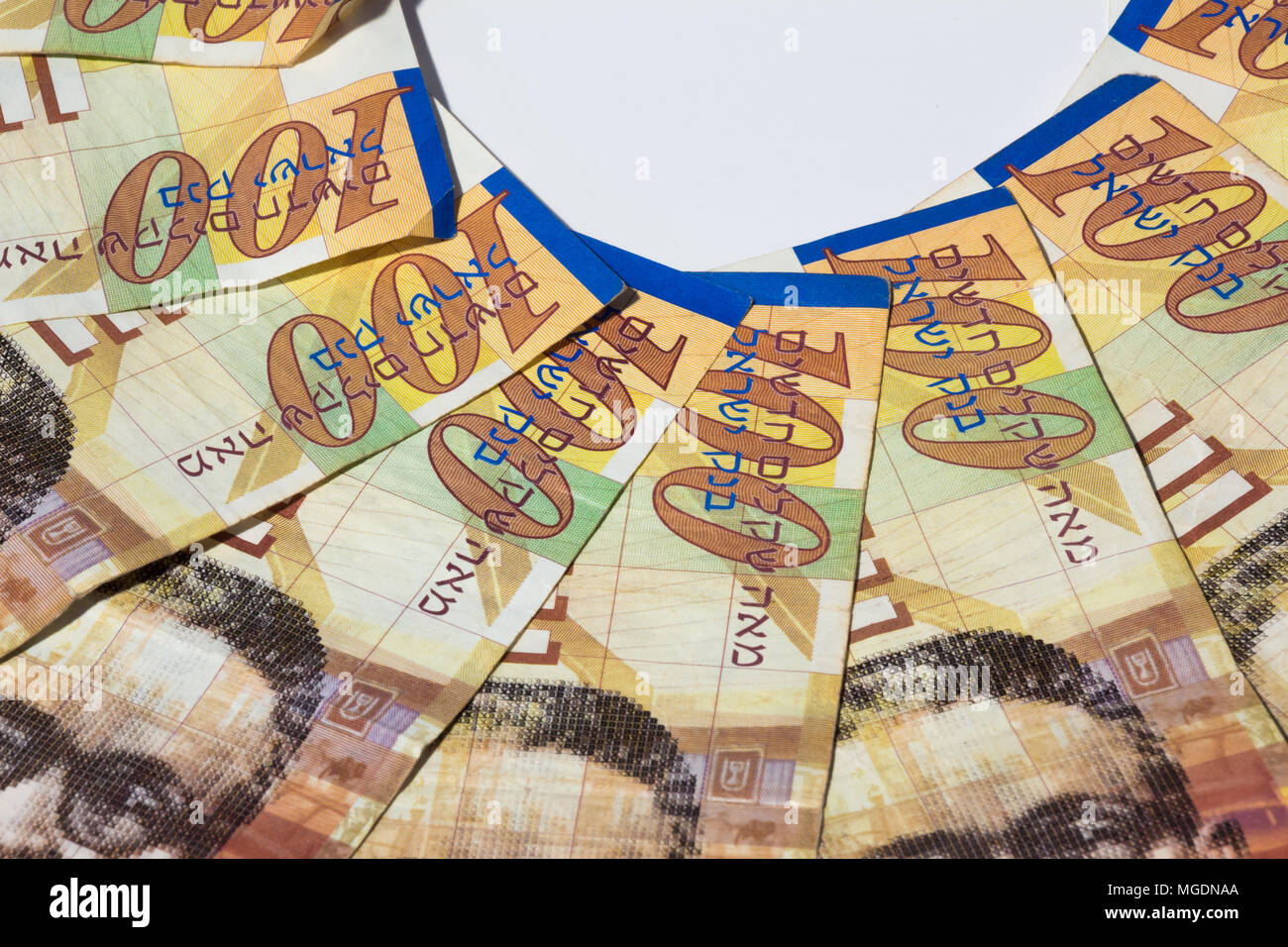 Stack of Israeli money bills of 100 shekel - top view Stock Photo - Alamy