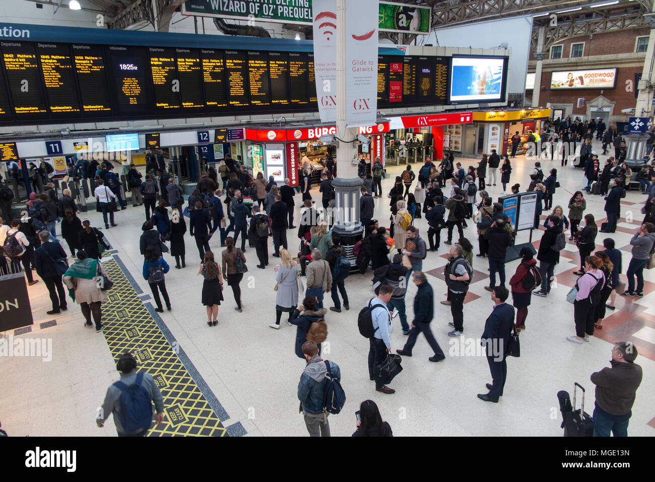 Crowded trains hi-res stock photography and images - Alamy