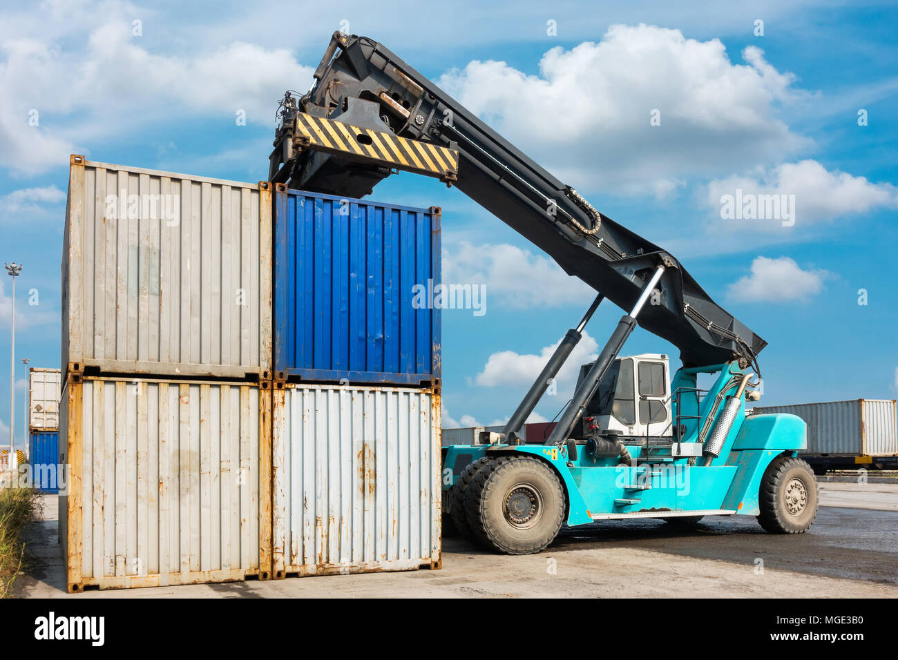 Heavy lifting truck at the container logistic yard Stock Photo - Alamy