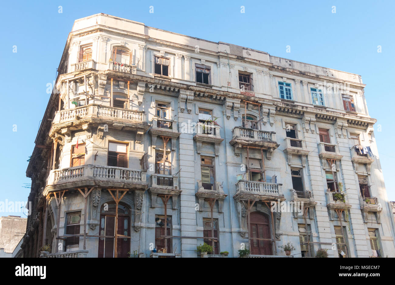 Old building waiting for its restoration in Old Havana. Many havana ...