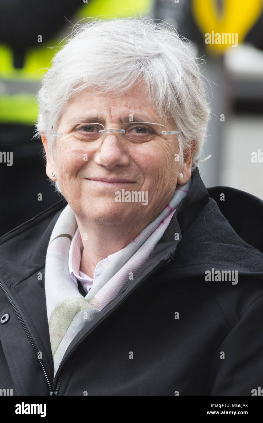 Former Catalan minister Clara Ponsati hands herself in to Police ...
