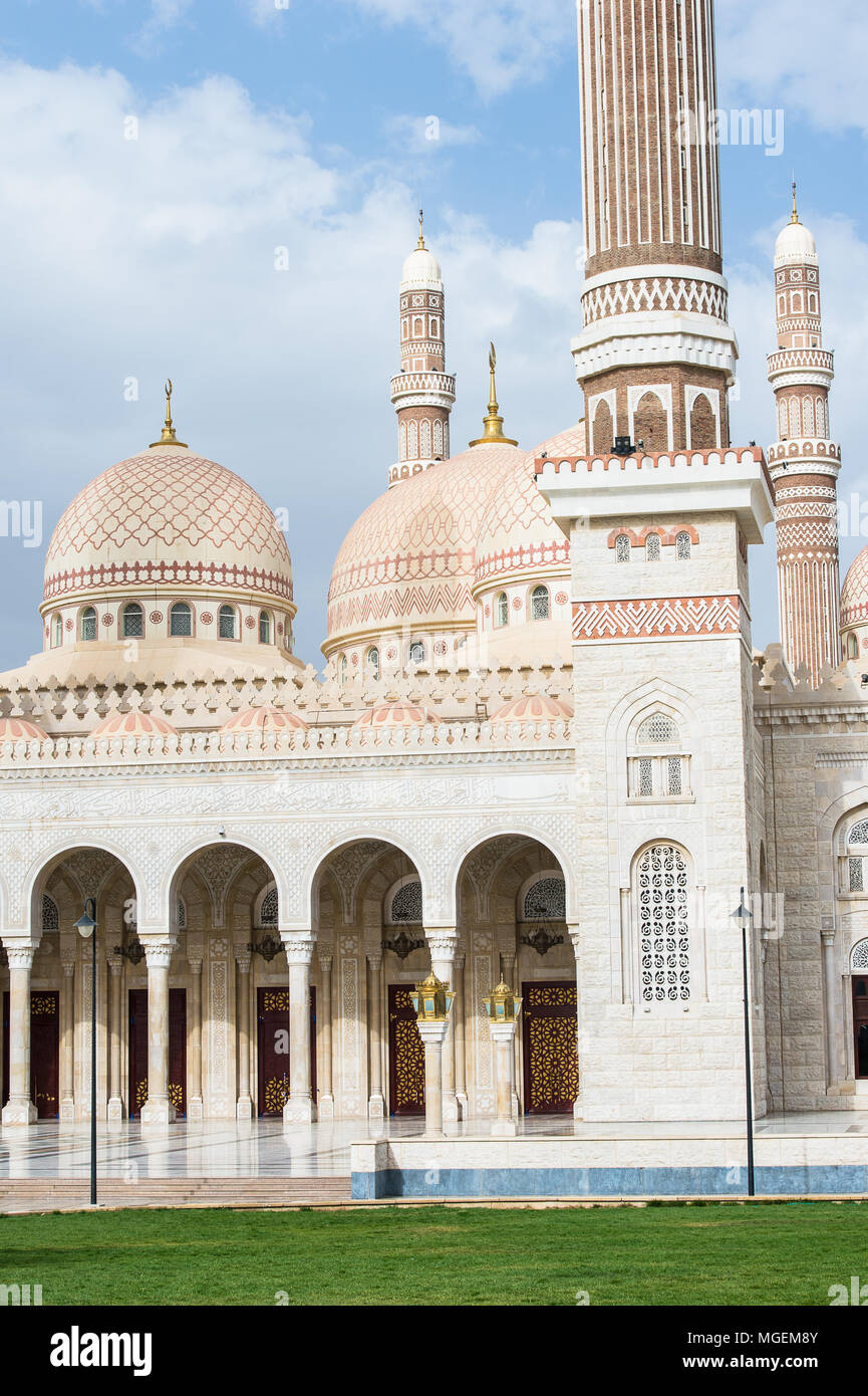 Al Saleh Mosque, Sana'a, Yemen Stock Photo - Alamy