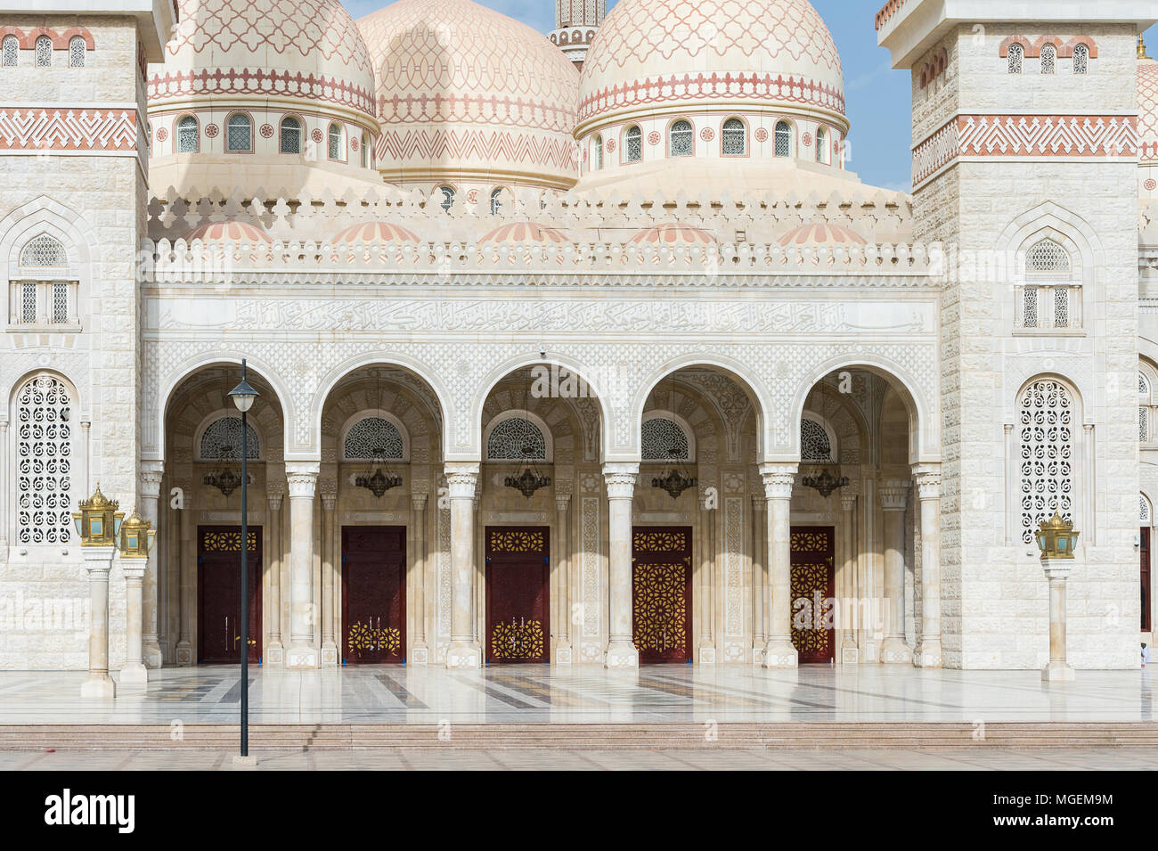 Al Saleh Mosque in Sana'a, Yemen Stock Photo - Alamy