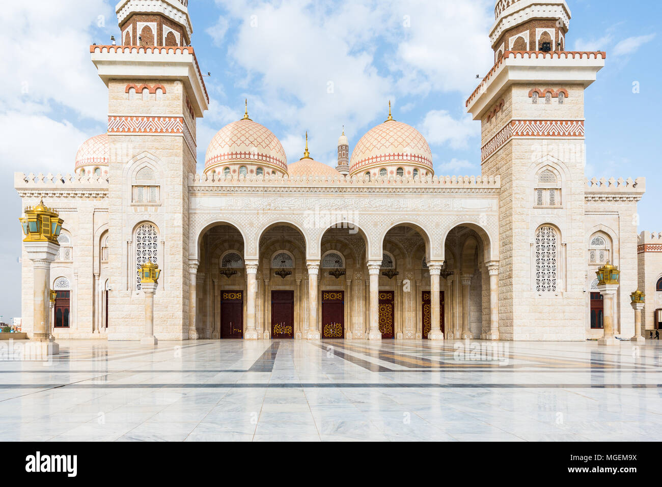 Al Saleh Mosque in Sana'a, Yemen Stock Photo - Alamy