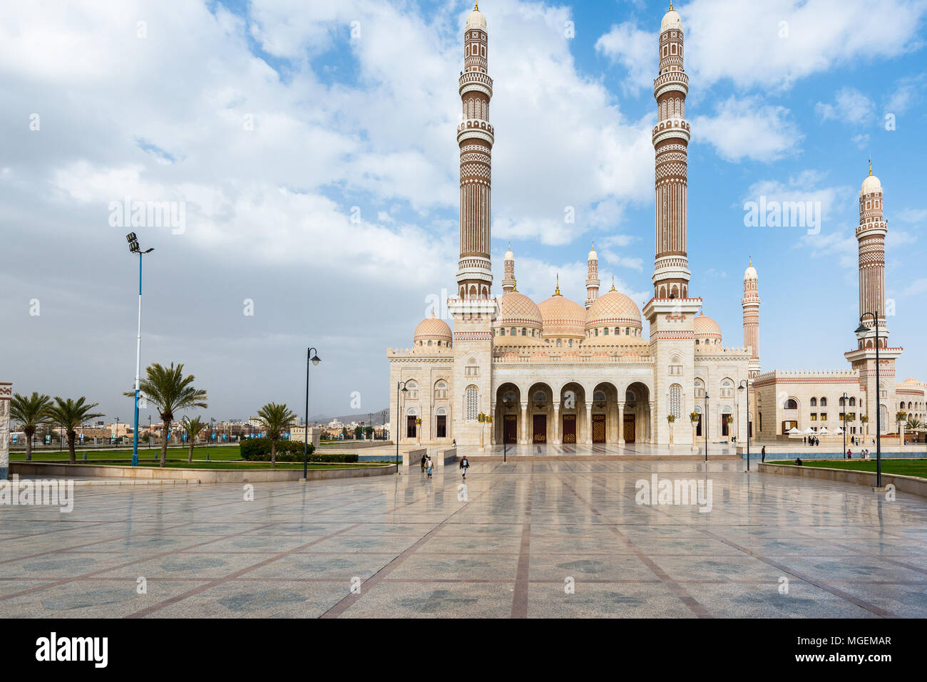 Al Saleh Mosque in Sana'a, Yemen Stock Photo - Alamy