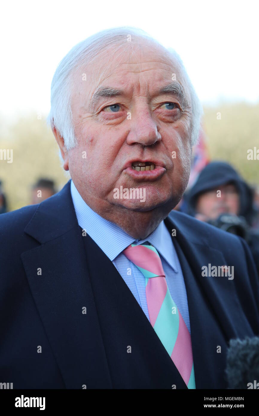 Tarbuck ken dodd hi-res stock photography and images - Alamy