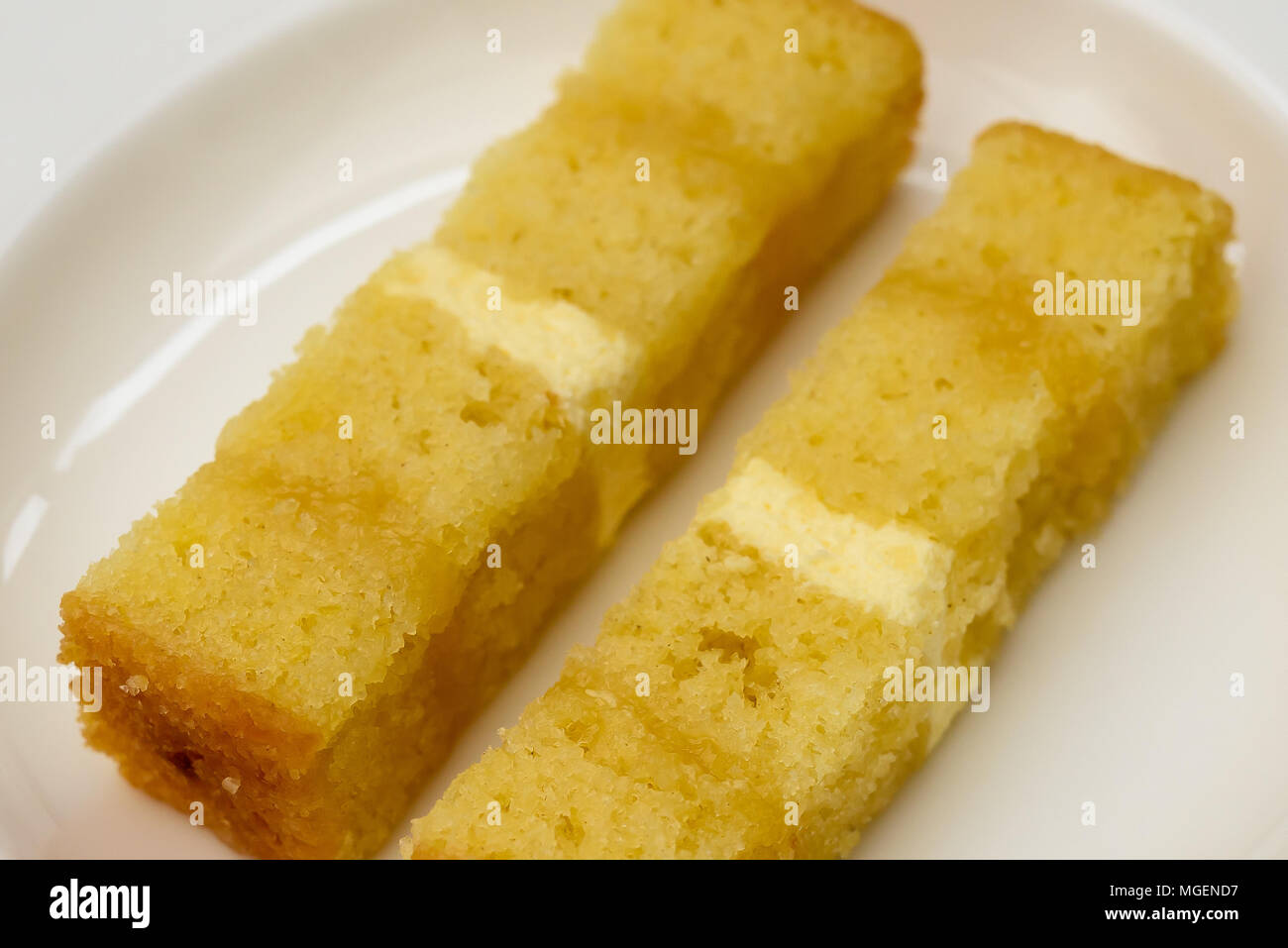 Vanilla flavoured sponge cake hi-res stock photography and images - Alamy