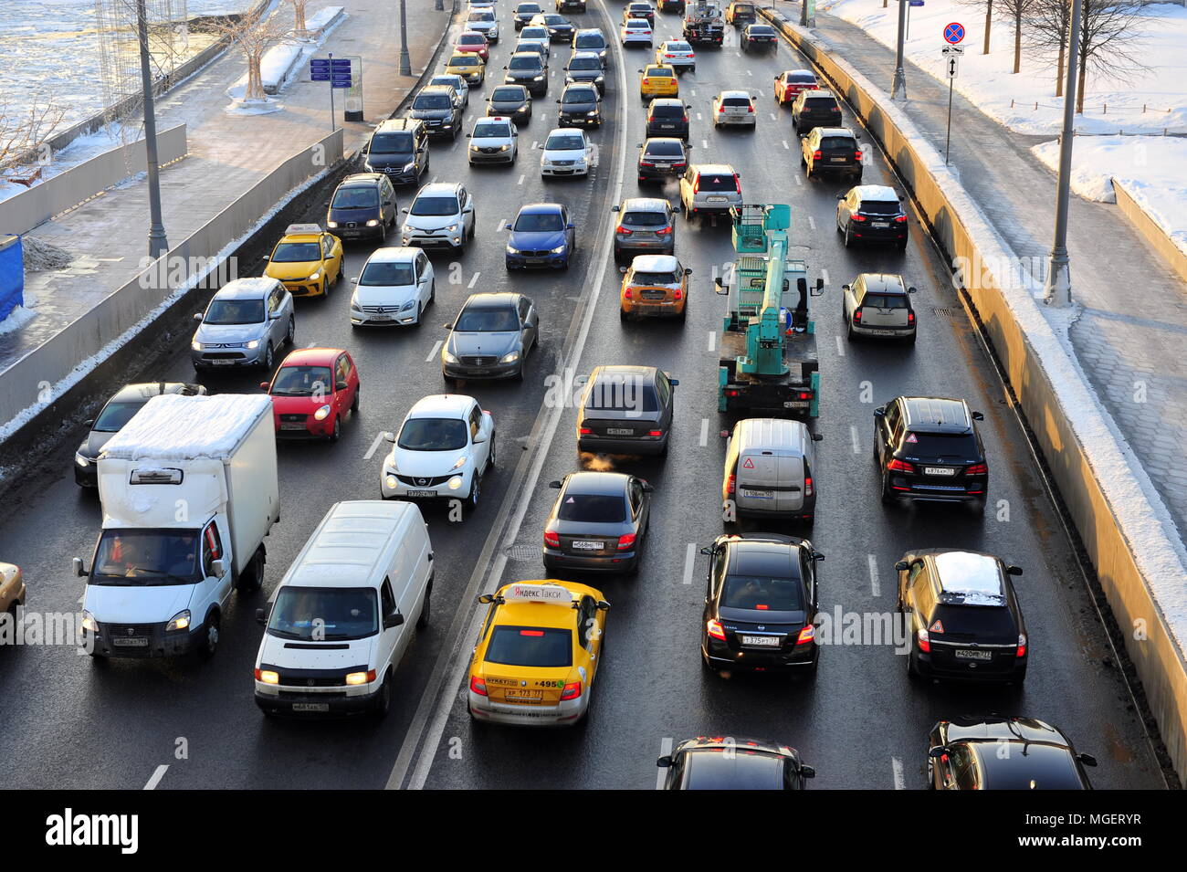 MOSCOW, RUSSIA - FEBRUARY 13: Cars in the highway, city center of ...