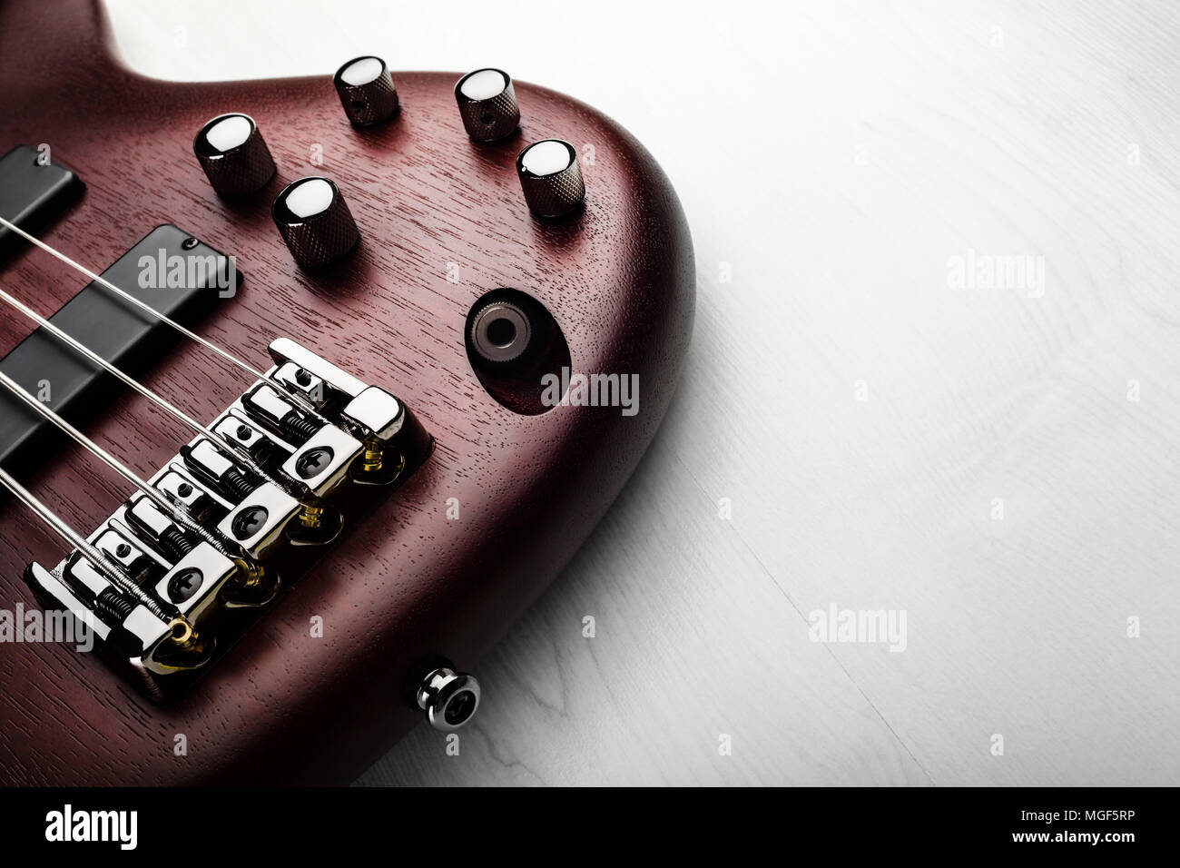 Neck mic hi-res stock photography and images - Alamy