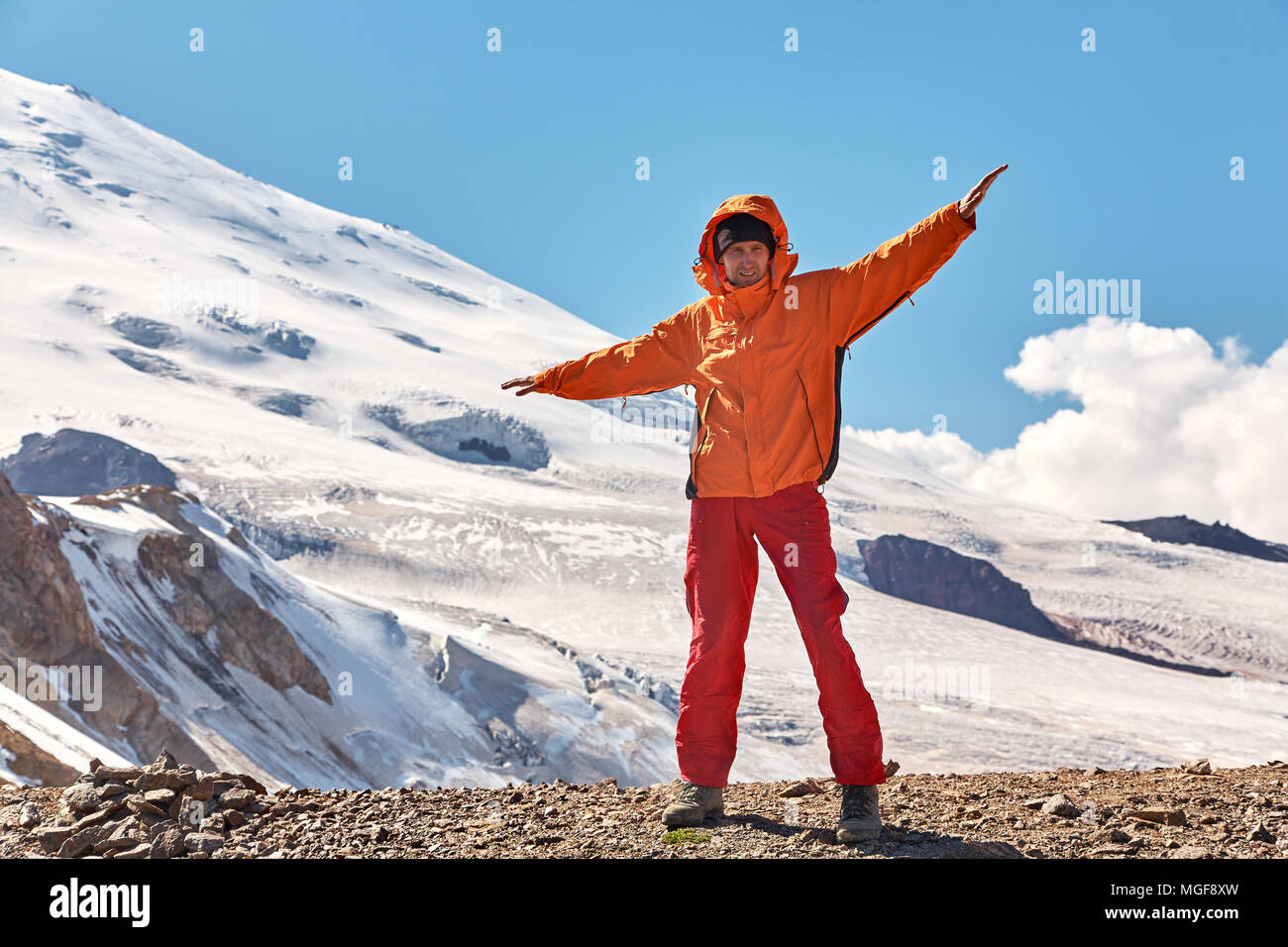 Man hiking climbing mountain hi-res stock photography and images - Alamy