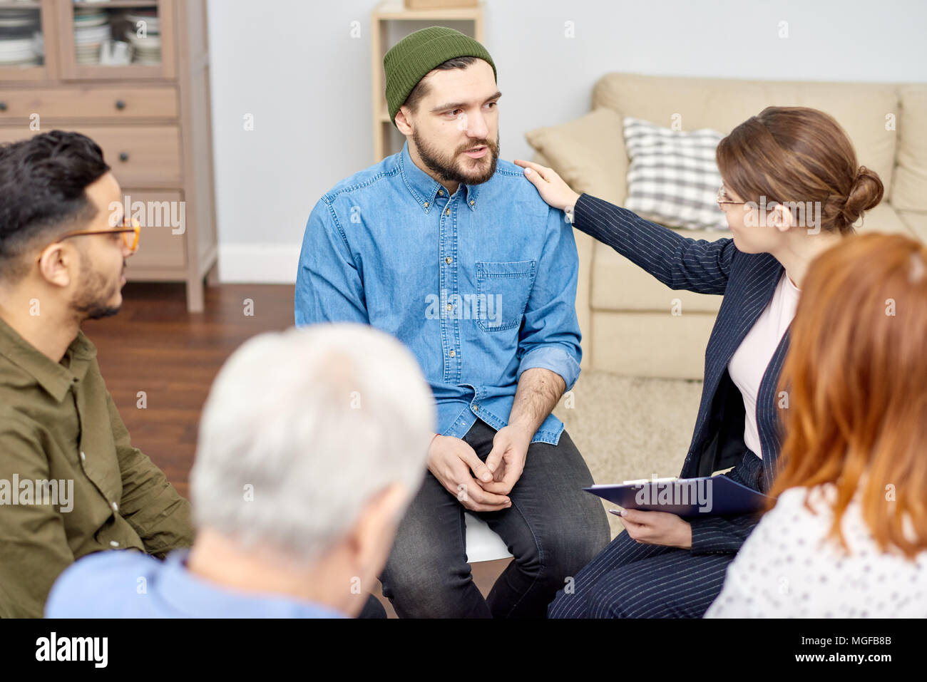 Patting shoulder hi-res stock photography and images - Alamy