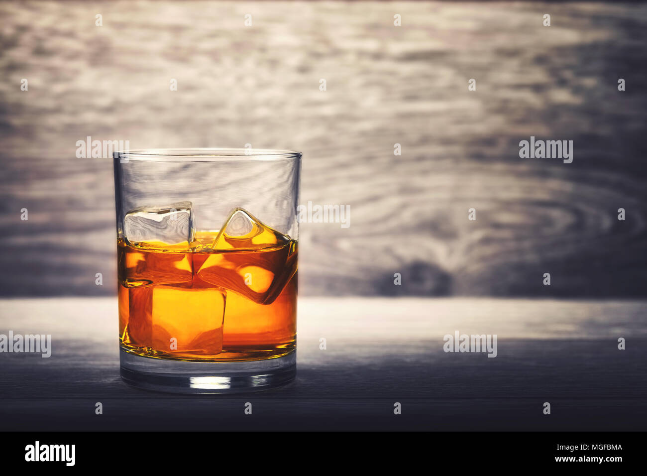 Whiskey with rocks hi-res stock photography and images - Alamy