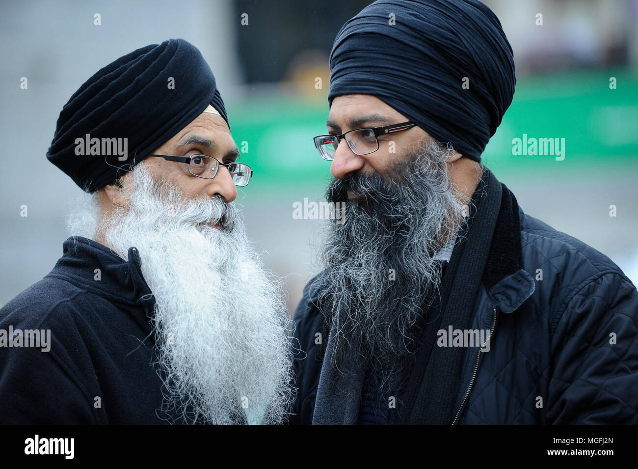 Men wearing turbans hi-res stock photography and images - Alamy