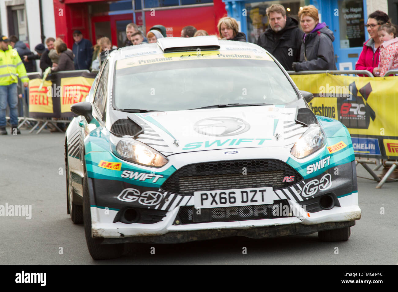 Car rally finish hi-res stock photography and images - Alamy